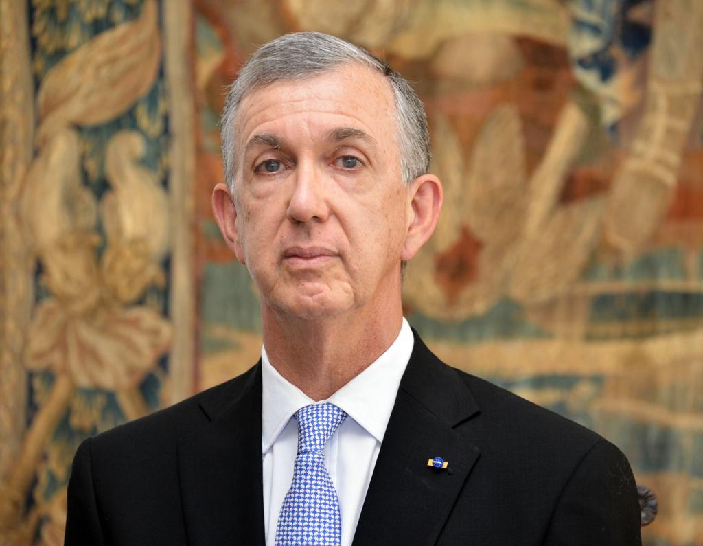 O Embaixador — Português (Brasil)